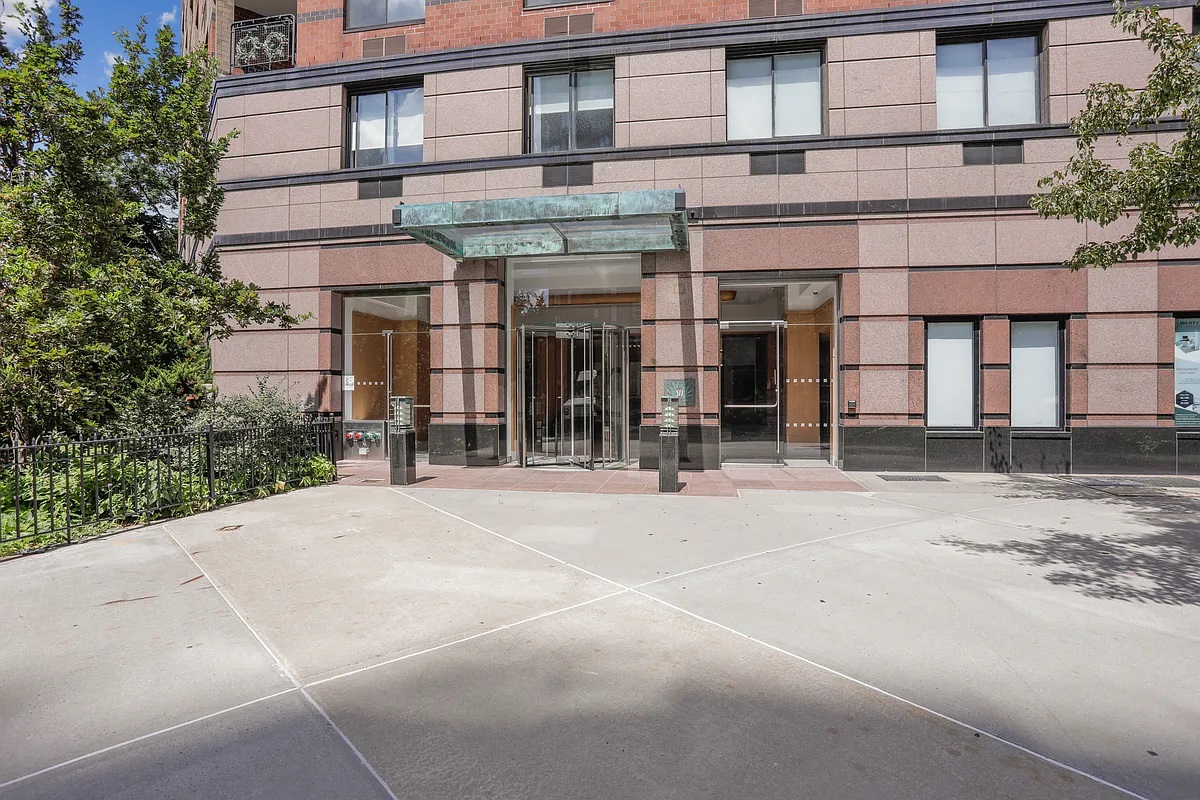 Liberty House | 377 Rector Place, Manhattan | Corcoran