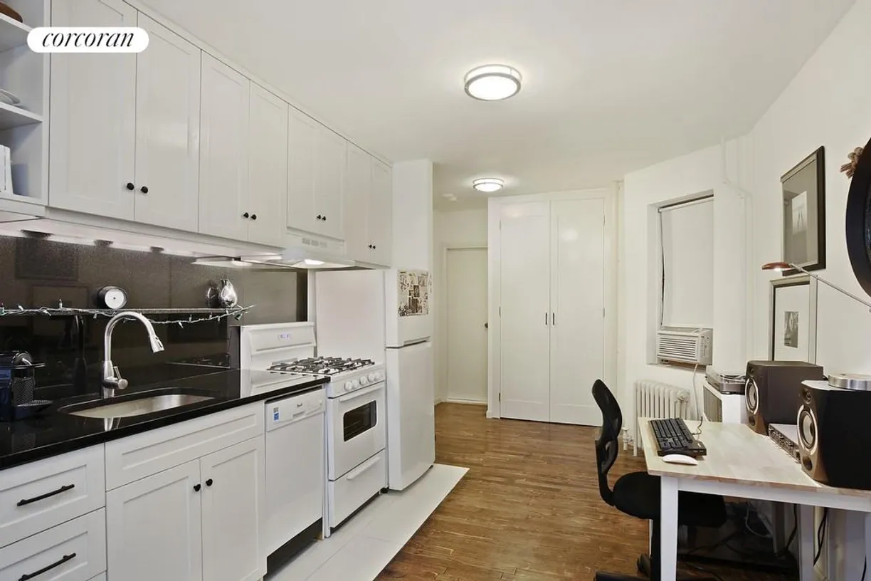 256 West 15th Street #GRDE, New York, NY 10011 Property for rent