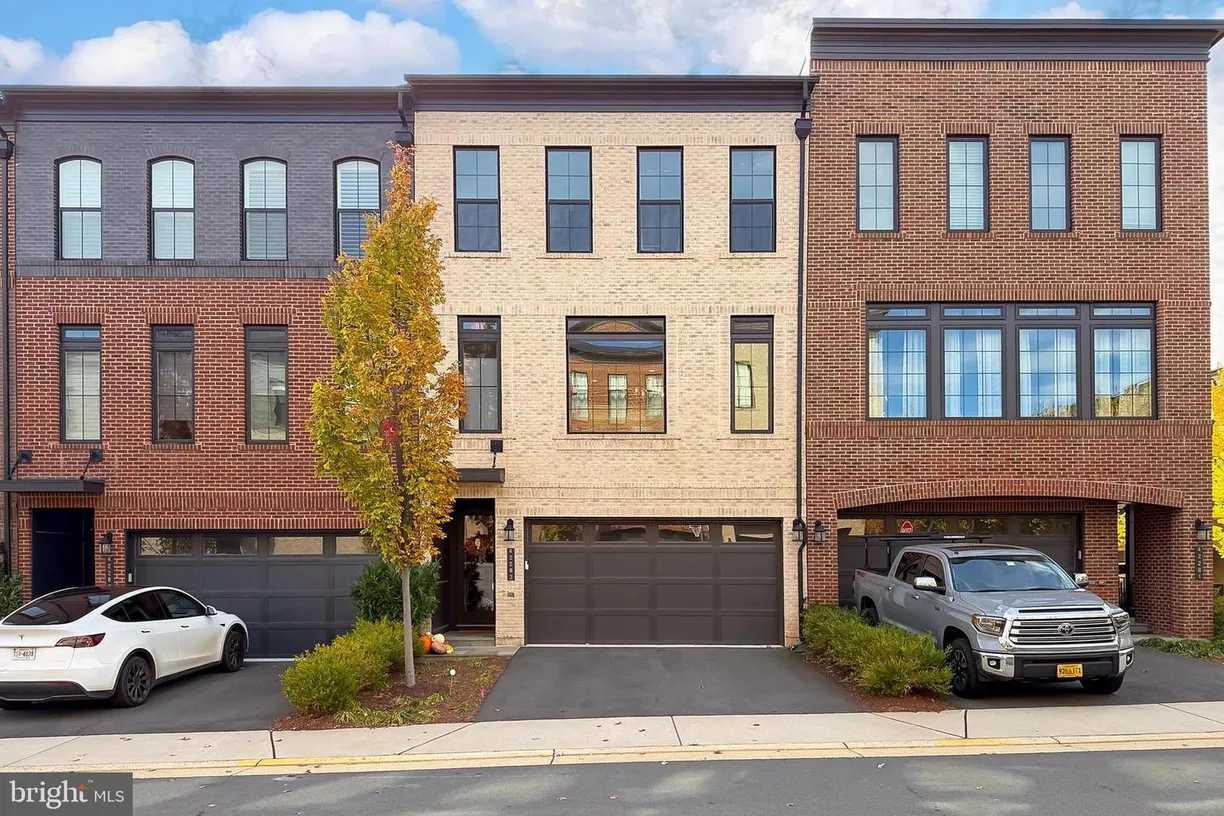 42283 Ashmead Ter, BRAMBLETON, VA 20148 Property for sale