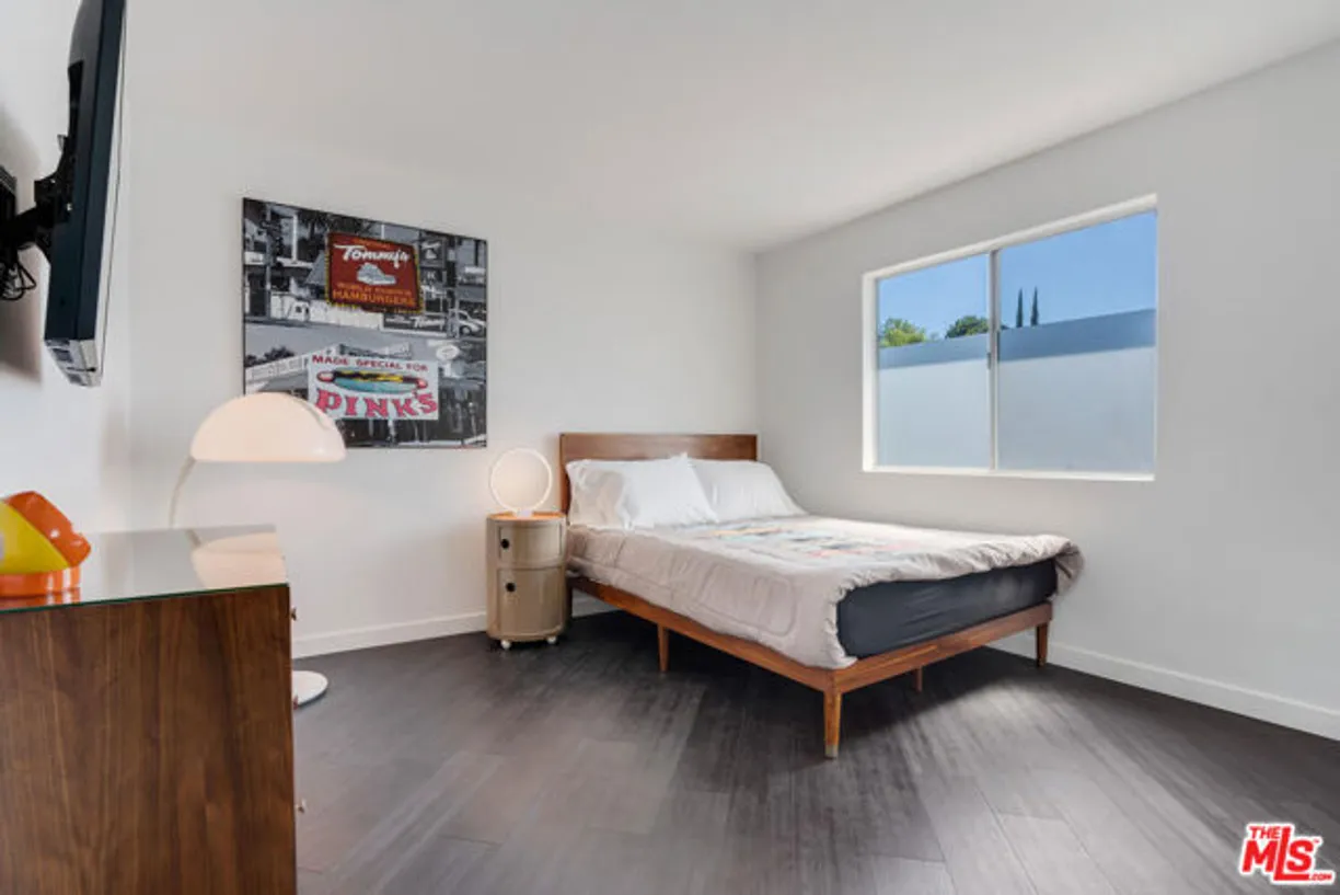 Crespi Street, Woodland Hills (los Angeles), CA 91364 Property for rent