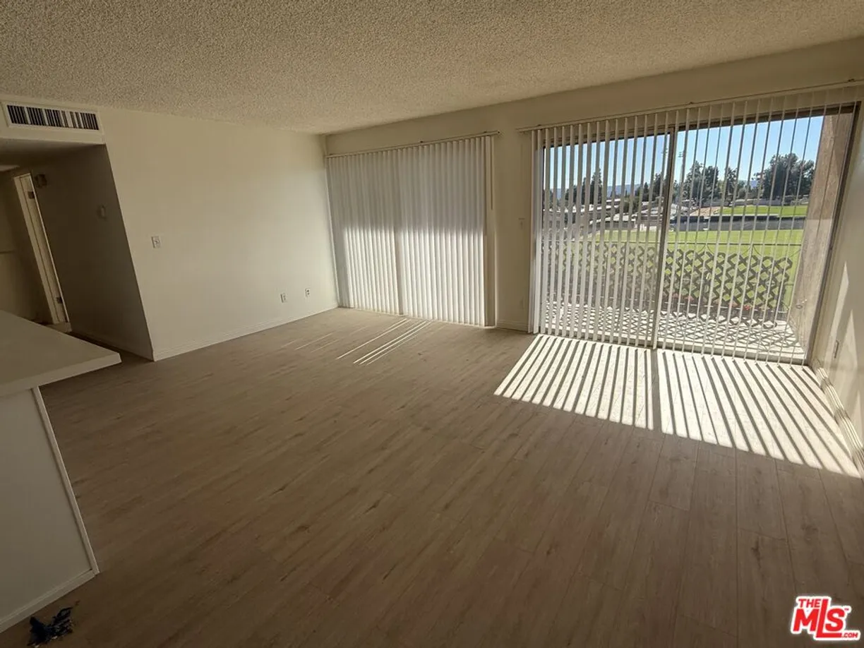 10200 De soto, Chatsworth, CA 91311 Property for rent