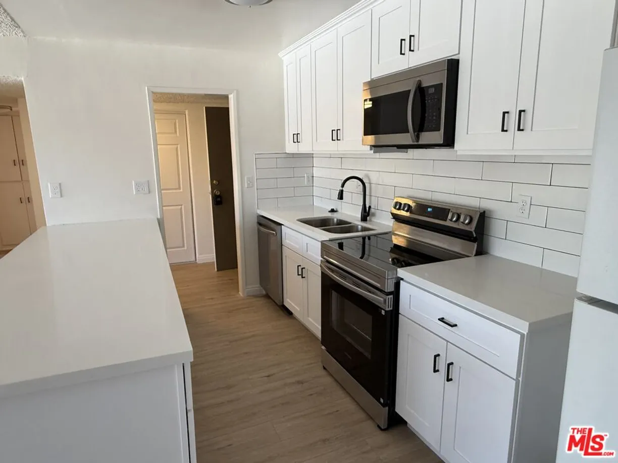 10200 De soto, Chatsworth, CA 91311 Property for rent