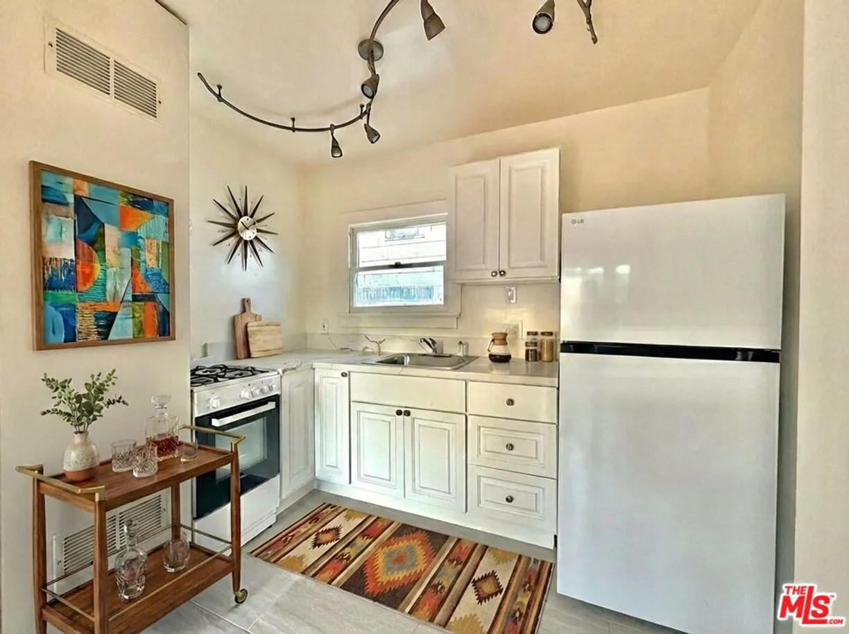 1922 Preston, West Los Angeles, CA 90026 Property for rent