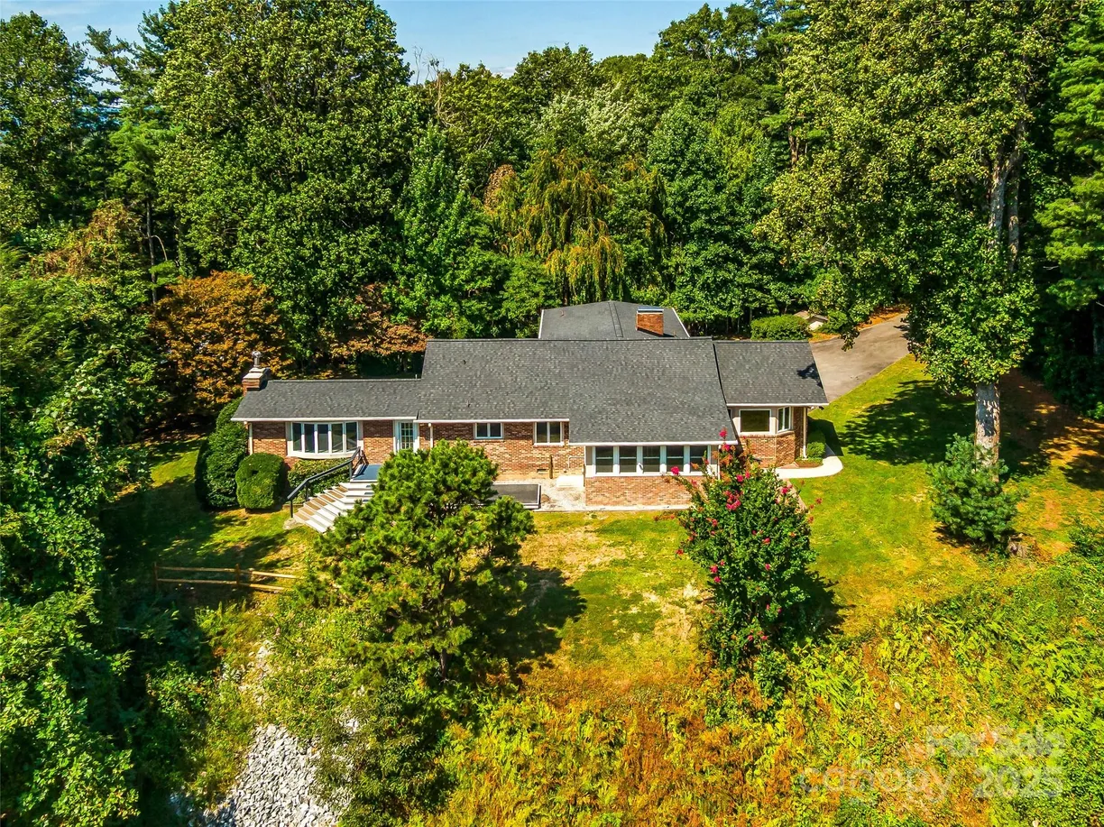 140 Matthew Drive, Hendersonville, NC 28739 Property for sale