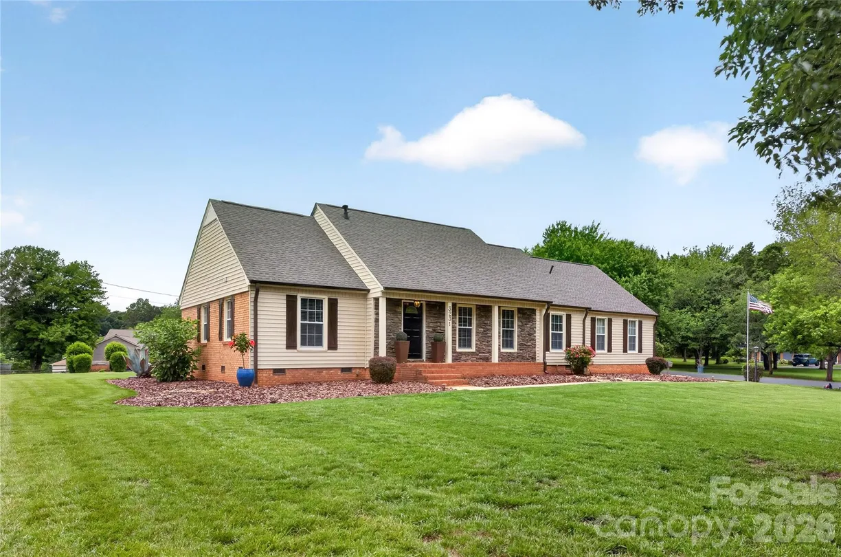 3231 Windrow Lane, Matthews, NC 28105 Property for sale