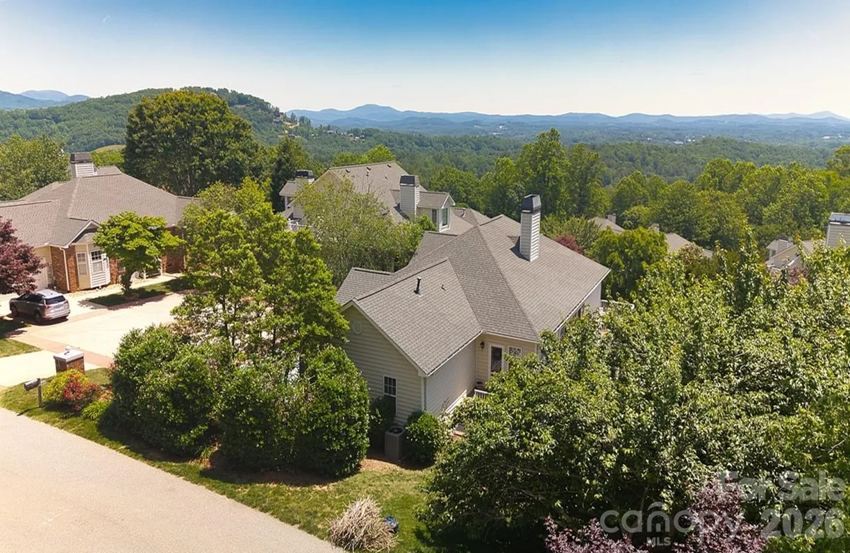 606 Carriage Commons Drive, Hendersonville, NC 28791 Property for sale