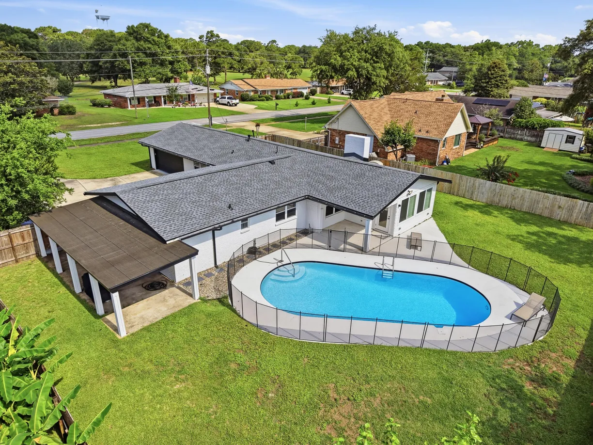618 NE Country Club Avenue, Fort Walton Beach, FL 32547 Property for sale