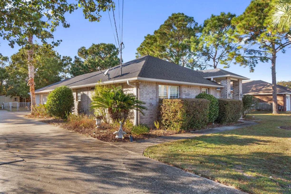 2061 Bahama Drive, Navarre, FL 32566 Property for sale