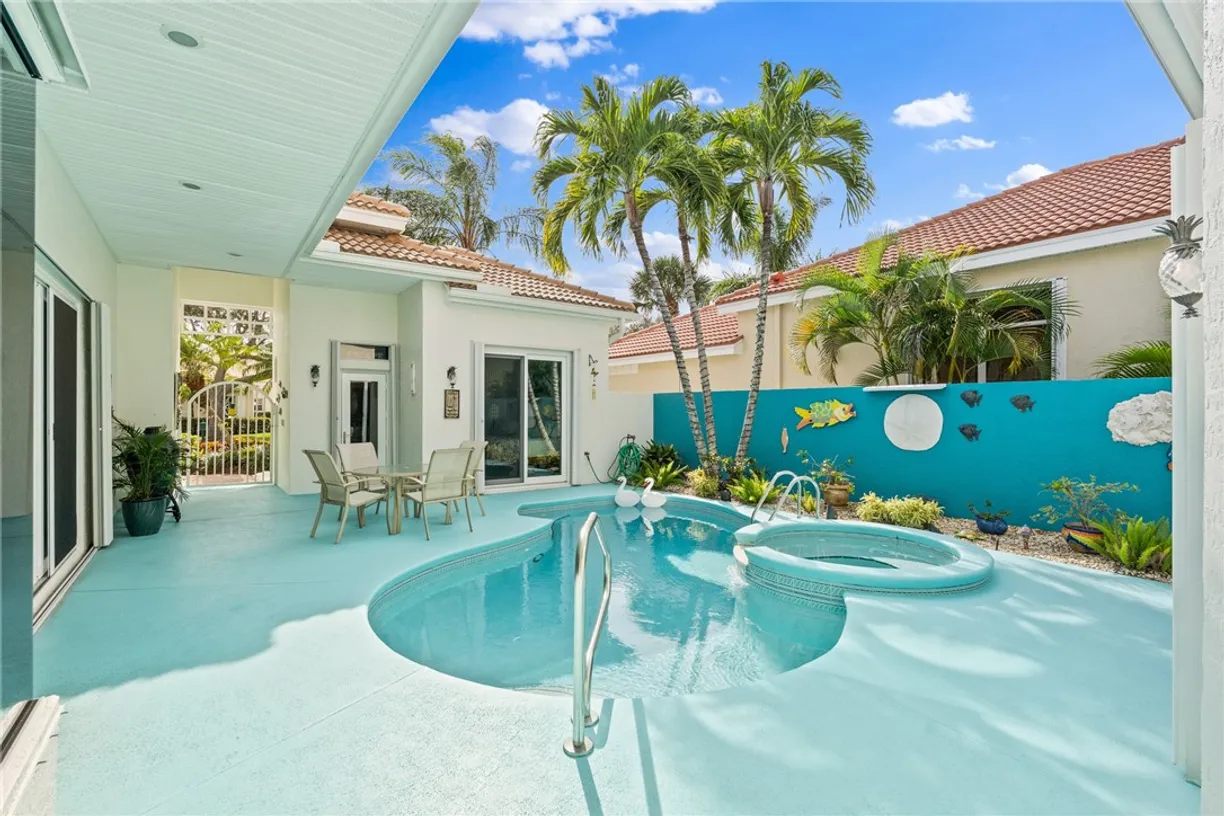 995 Island Club, Beach Central, FL 32963 Property for sale