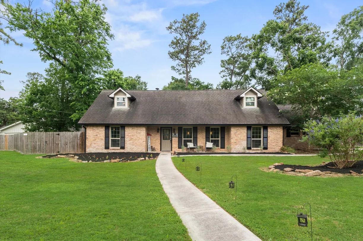 107 Royal Court, Friendswood, TX 77546 Property for sale