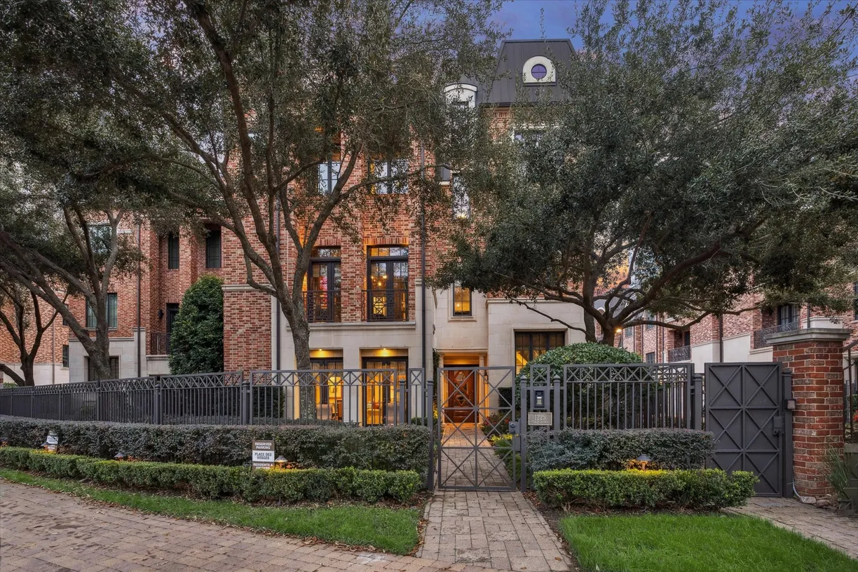 1225 Place Royale Way, Houston, TX 77056 Property for sale