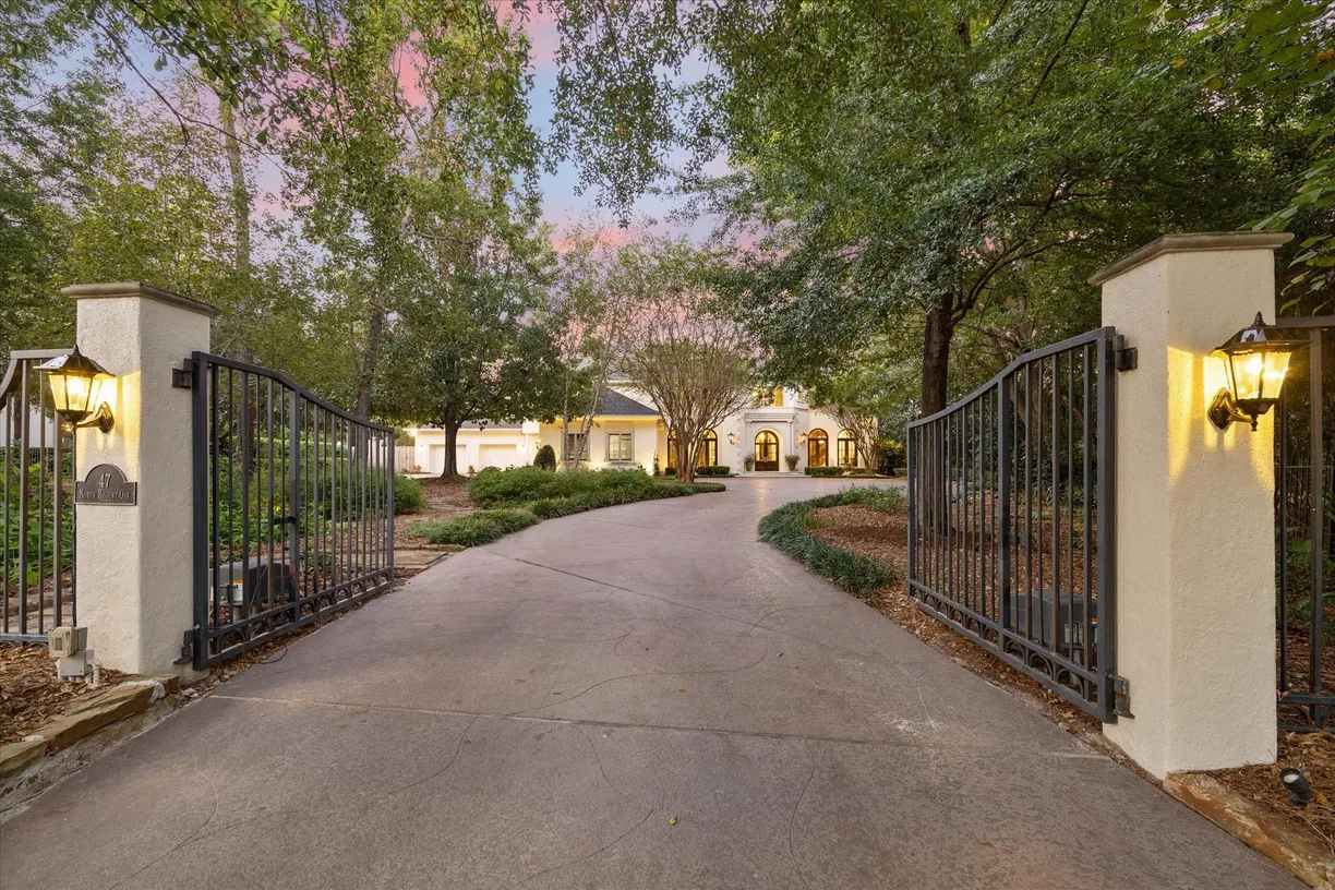 47 N Regent Oak, The Woodlands, TX 77381 Property for sale