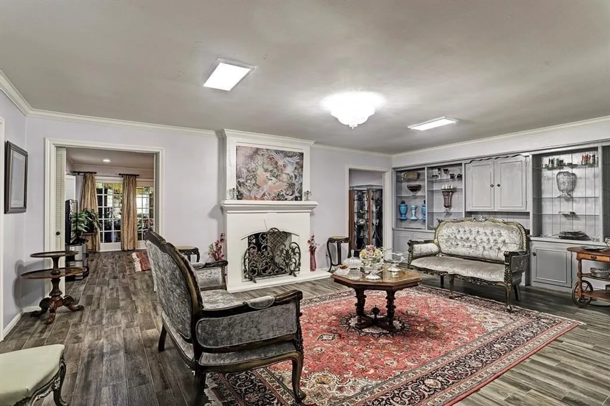 7810 Meadowglen Lane, Houston, TX 77063 Property for sale