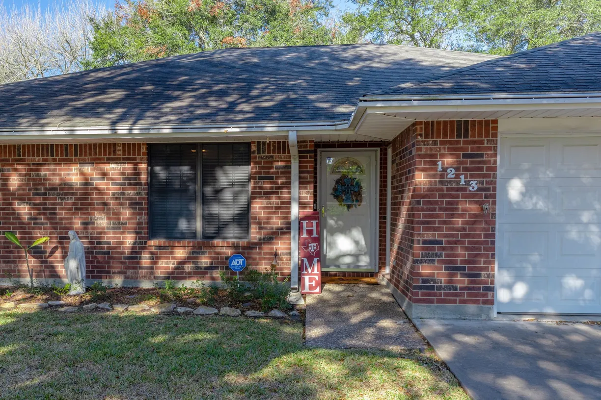 1213 Shadowlake Drive, Sealy, TX 77474 Property for sale