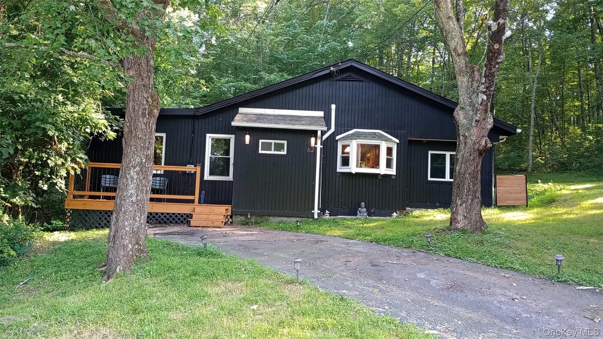 62 Netherwood Plaza, Salt Point, NY 12578 Property for sale