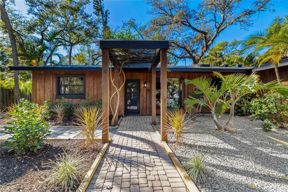 4534 BANAN PLACE, SIESTA KEY, FL 34242 Property for sale