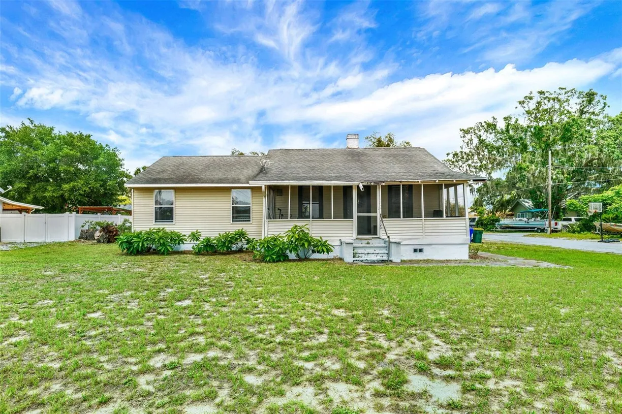 520 DORA AVENUE, TAVARES, FL 32778 Property for sale