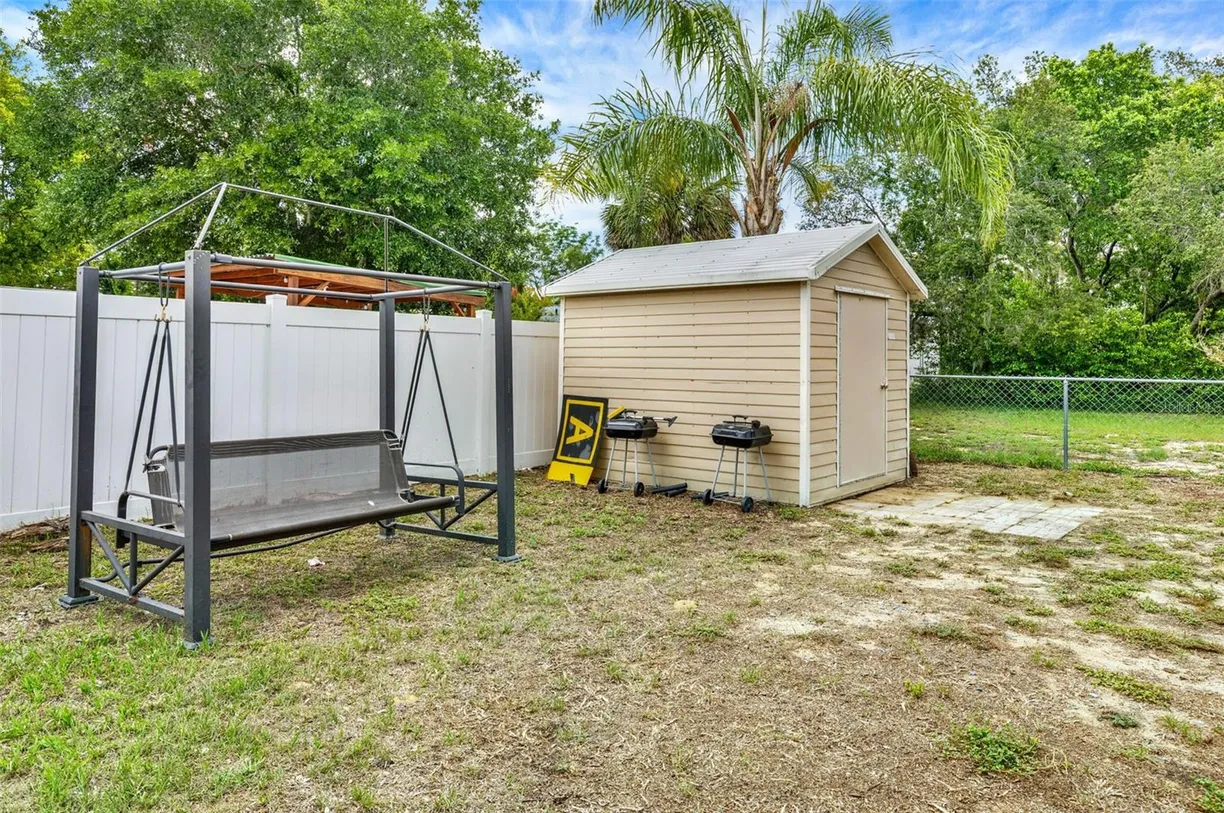 520 DORA AVENUE, TAVARES, FL 32778 Property for sale