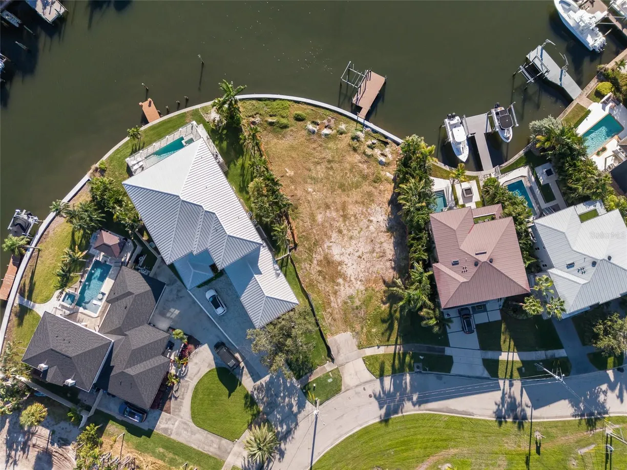 1918 ARROWHEAD DRIVE, ST PETERSBURG, FL 33703 Property for sale