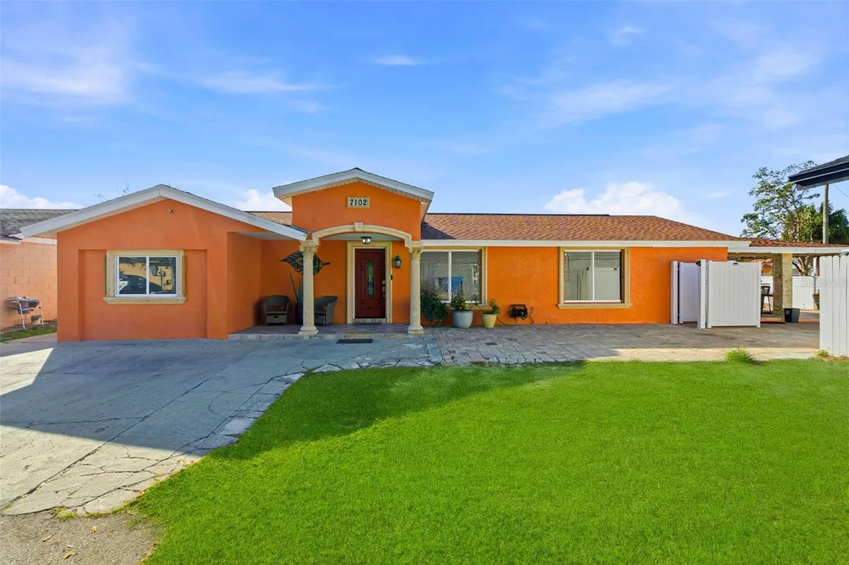 7102 HARBORHILLS COURT, TAMPA, FL 33615 Property for sale