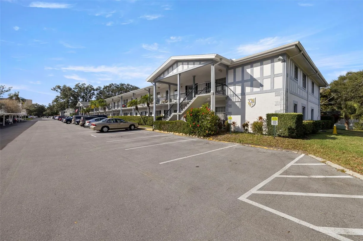 100 GLENNES LANE #207, DUNEDIN, FL 34698 Property for sale
