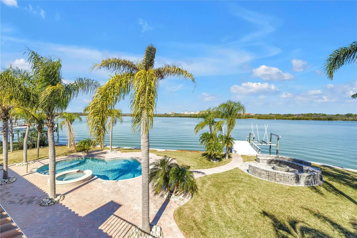 583 CRYSTAL DRIVE, MADEIRA BEACH, FL 33708 Property for sale