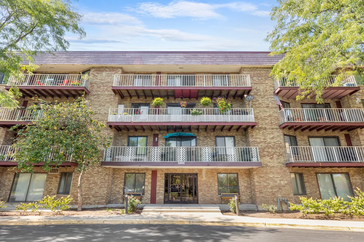 5400 Astor Lane #306, Rolling Meadows, IL 60008 Property for sale