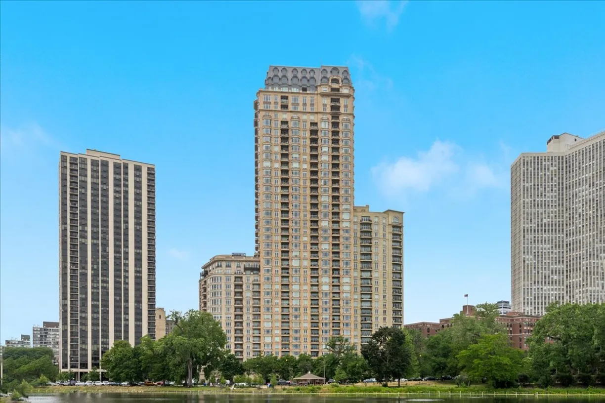 2550 N Lakeview Avenue #N1801, Chicago, IL 60614 Property for sale