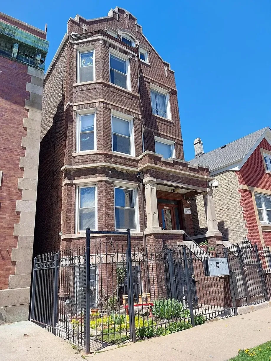 2354 S Whipple Street #2F, Chicago, IL 60623 Property for rent