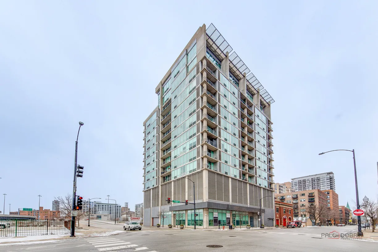 700 W Van Buren Street #1402, Chicago, IL 60607 Property for sale