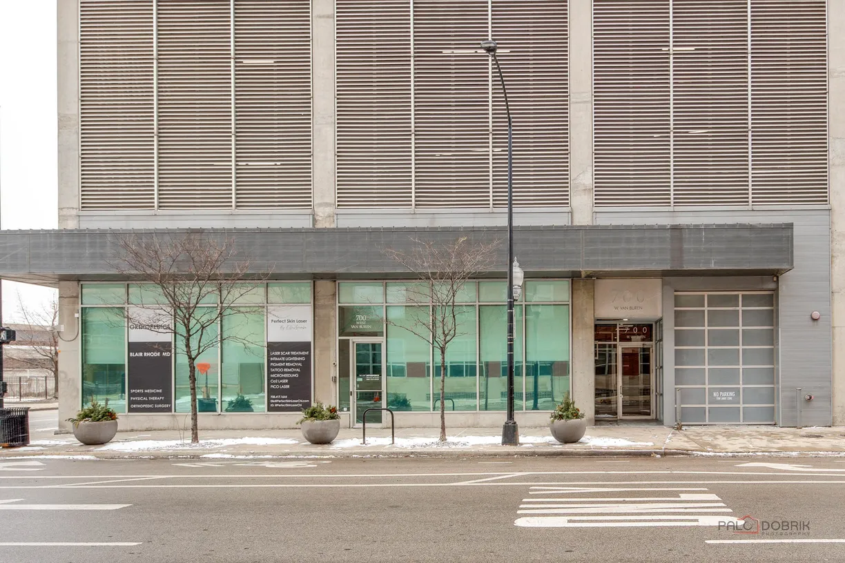 700 W Van Buren Street #1402, Chicago, IL 60607 Property for sale