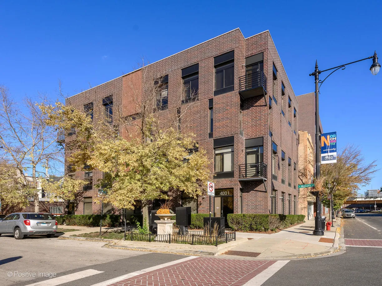 Chicago, IL 60613 Property for sale