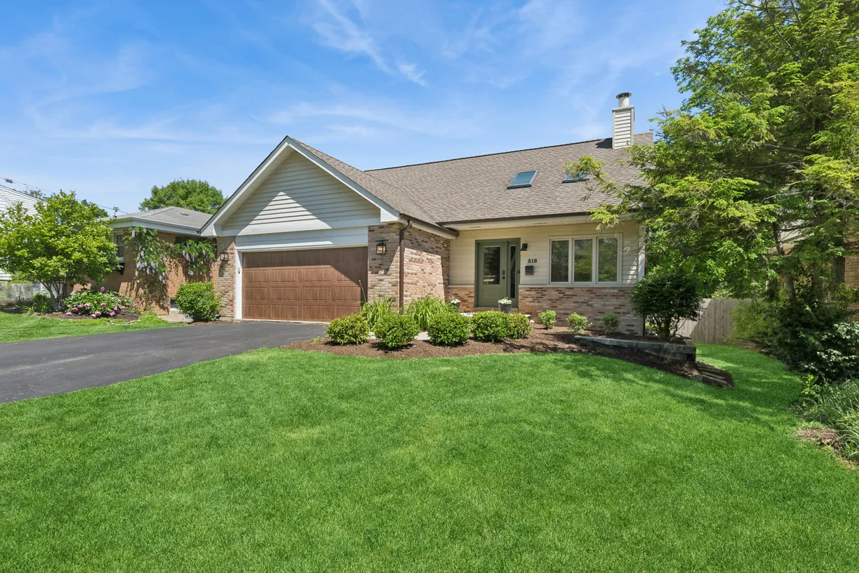 318 E Sunnyside Avenue, Libertyville, IL 60048 Property for sale