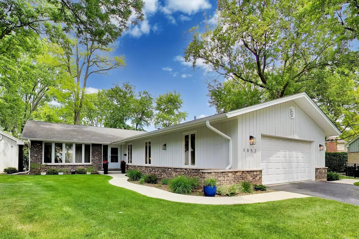 1052 Rolling Pass, Glenview, IL 60025 Property for sale