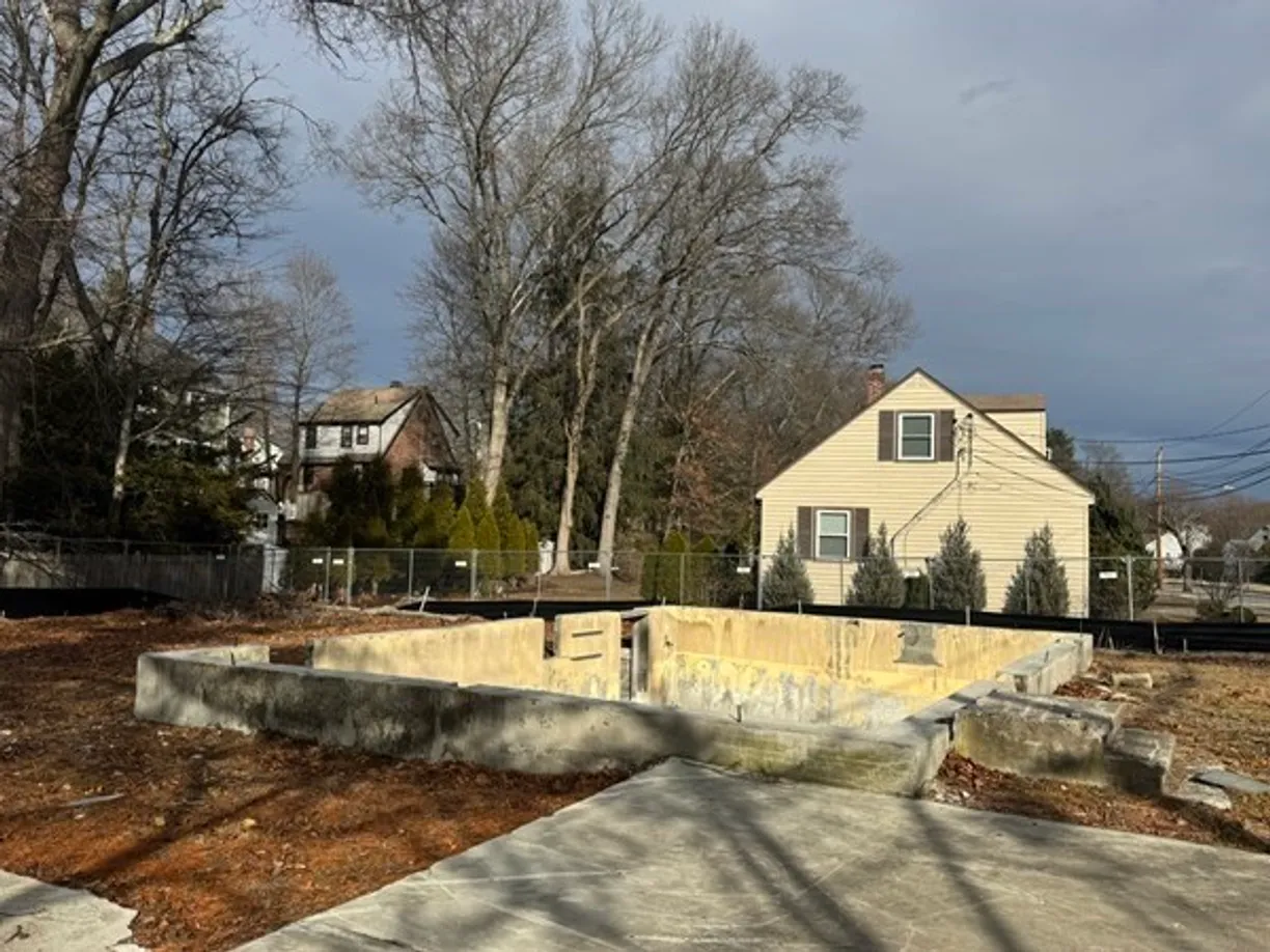 52 Elinor Rd, Newton, MA 02461 Property for sale