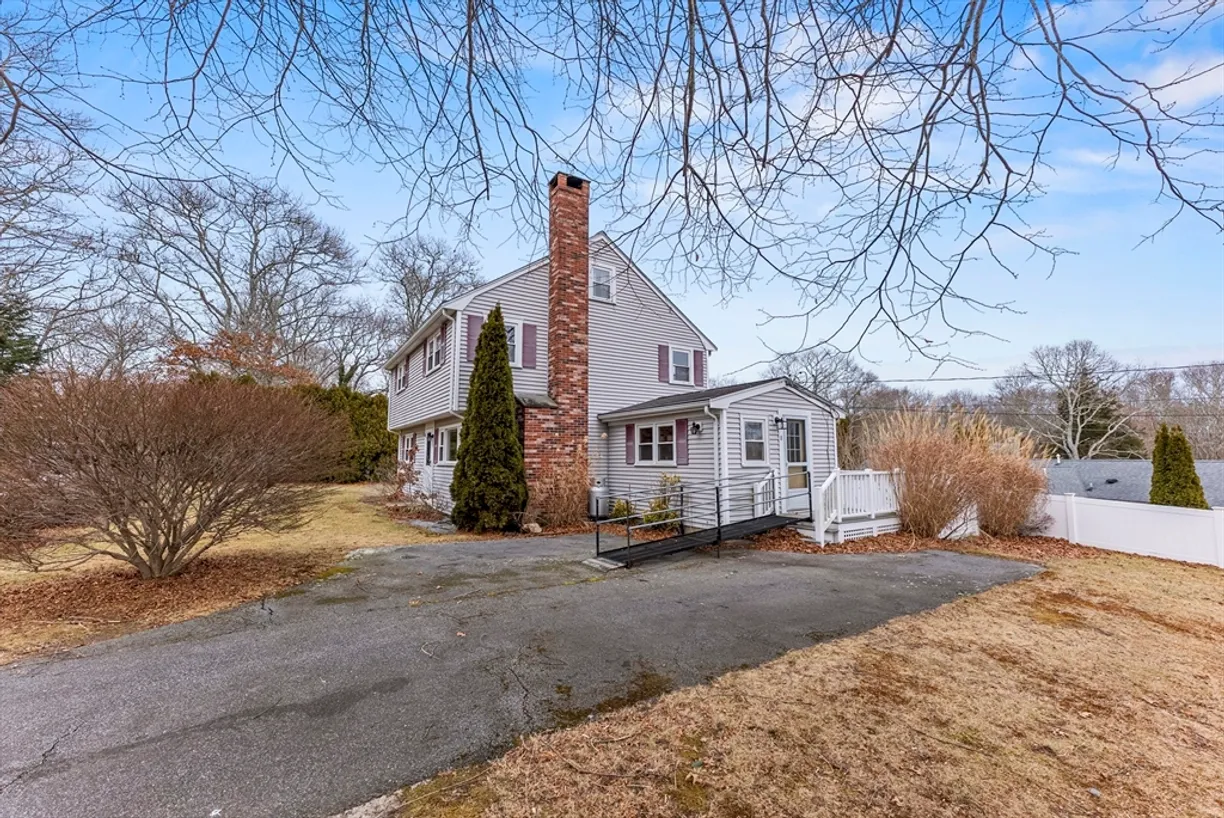 8 Driftwood Ln, Bourne, MA 02562 Property for sale