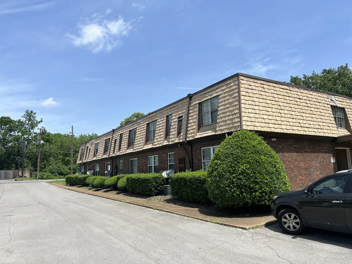 441 Harding Pl #D20, Nashville, TN 37211 Property for sale
