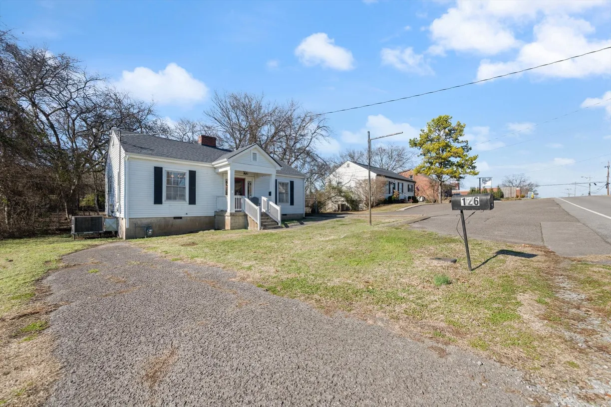 126 Stadium Dr, Hendersonville, TN 37075 Property for sale