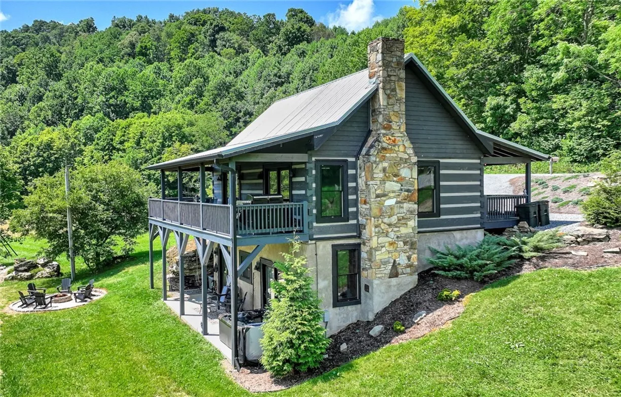 3244 Old US Hwy 421, Vilas, NC 28692 Property for sale