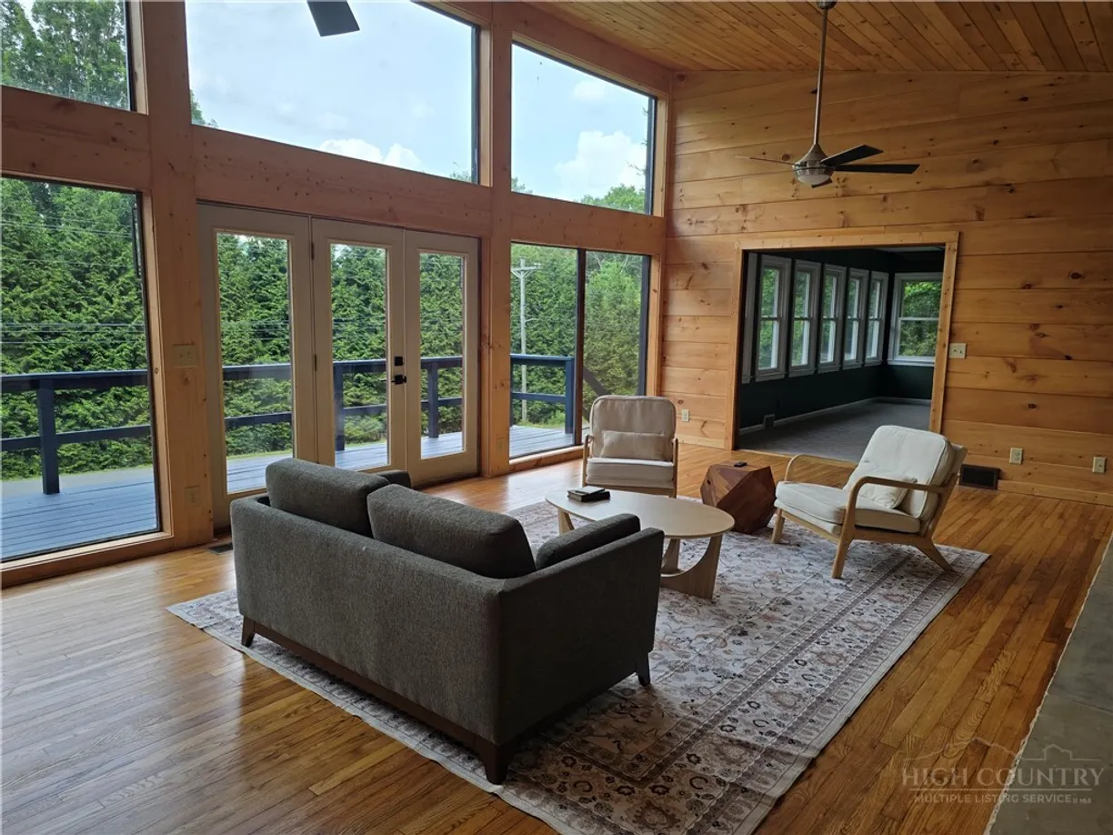 206 Oak Grove Circle, Jefferson, NC 28640 Property for sale