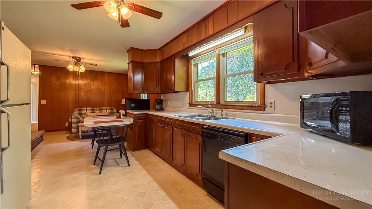256 Wickzola Lane, West Jefferson, NC 28694 Property for sale