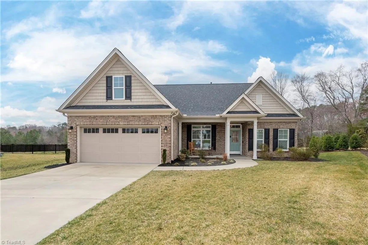 102 Castle Pond Drive, Winston-Salem, NC 27107 Property for sale