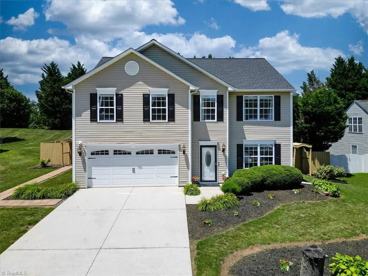 8009 Hill N Dale Drive, Kernersville, NC 27284 Property for sale