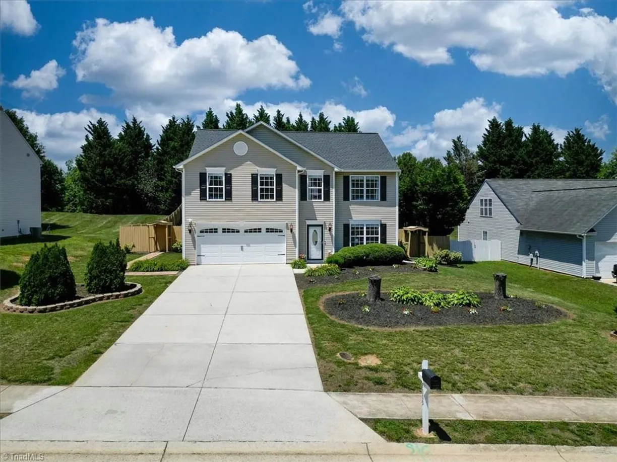8009 Hill N Dale Drive, Kernersville, NC 27284 Property for sale