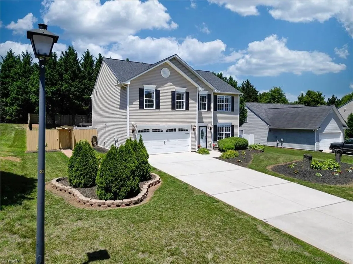 8009 Hill N Dale Drive, Kernersville, NC 27284 Property for sale