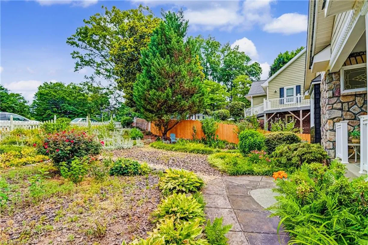 2304 Lyndhurst Avenue, Winston-Salem, NC 27103 Property for sale