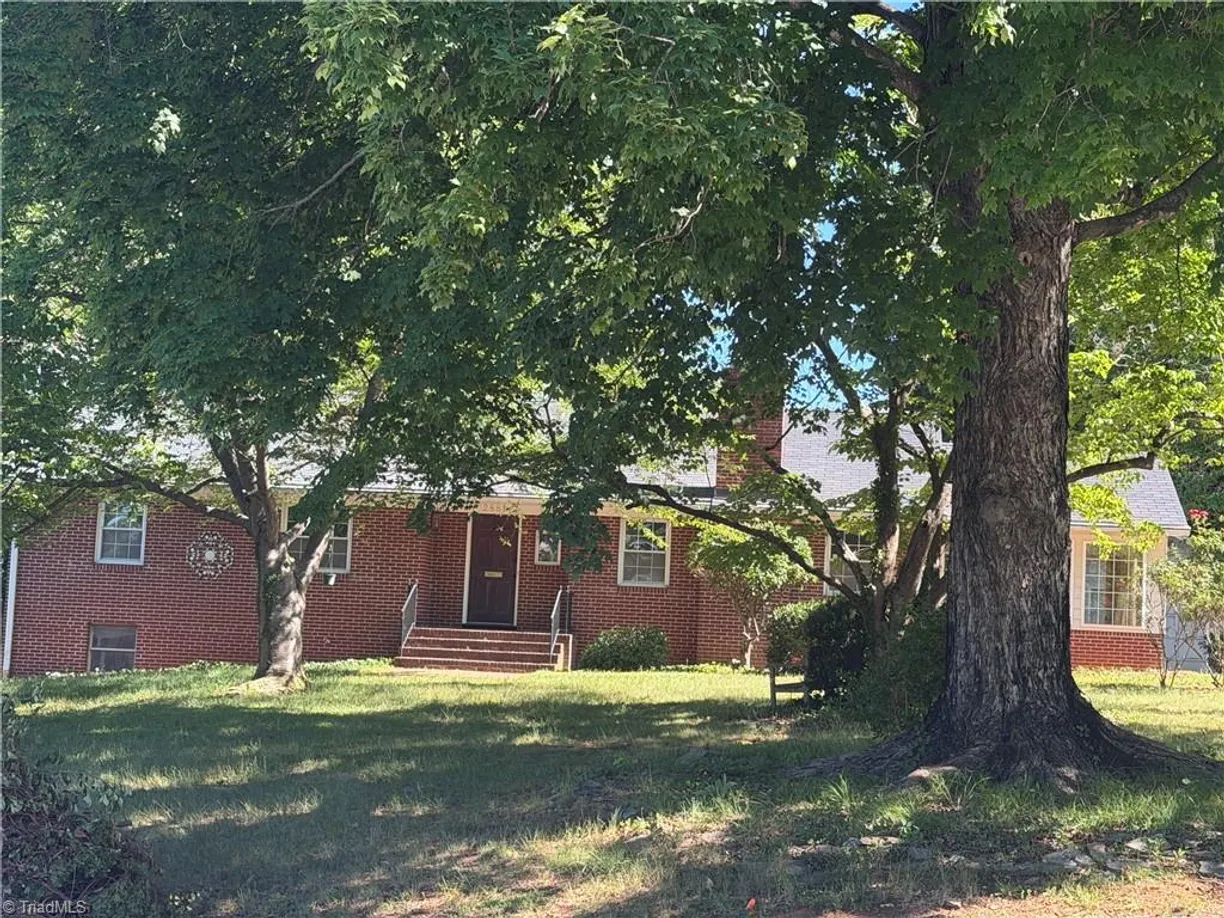 2881 Monticello Drive, Winston-Salem, NC 27106 Property for sale