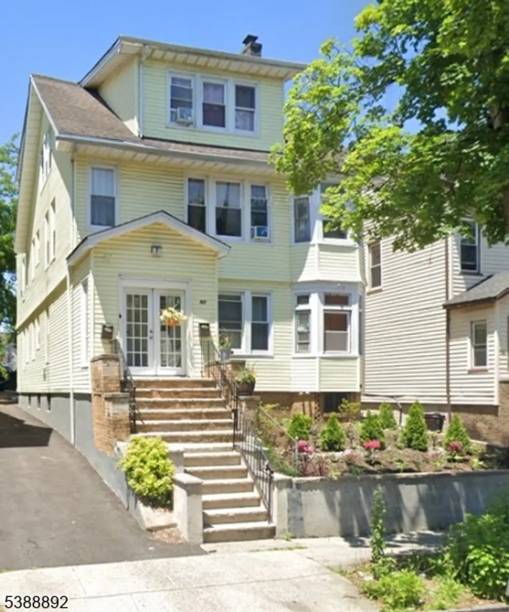 107 Hollywood Ave, East Orange City, NJ 07018 Property for rent