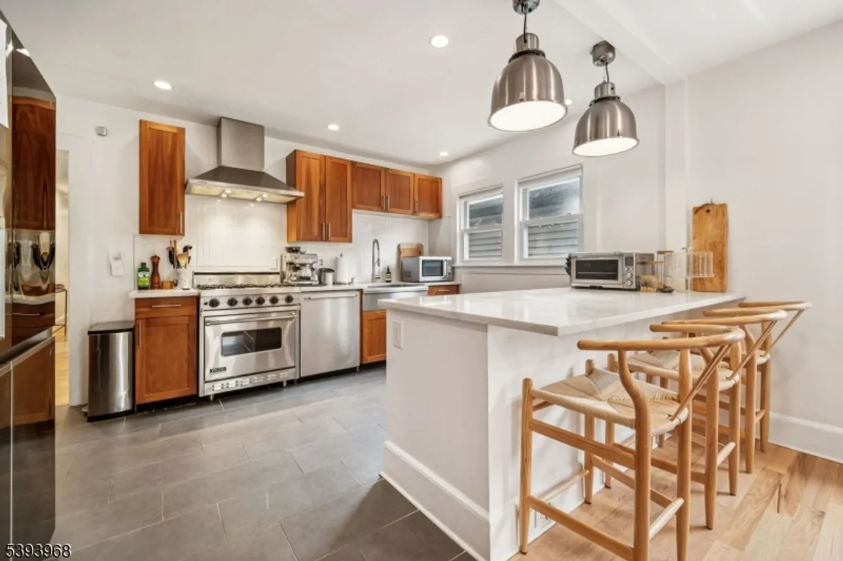 21 Central Ave #2R, Montclair Twp., NJ 07042 Property for rent