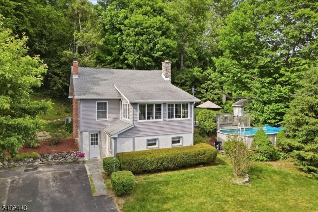 8 Ivan Rd, West Milford Twp., NJ 07480 Property for sale